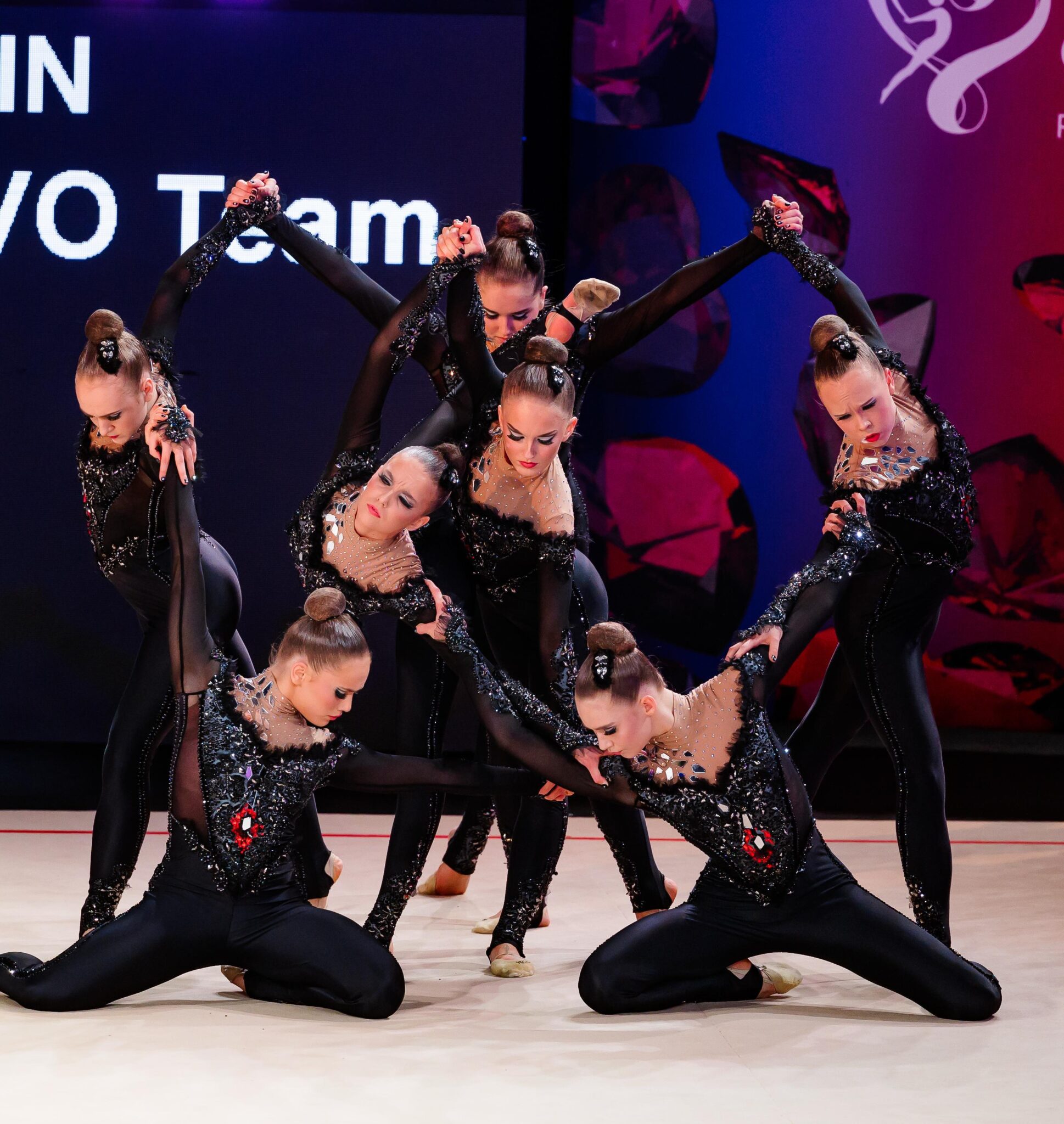 Minetit ja OVO Team finaaliin joukkuevoimistelun maailmancupin ensimmäisessä osakilpailussa ...